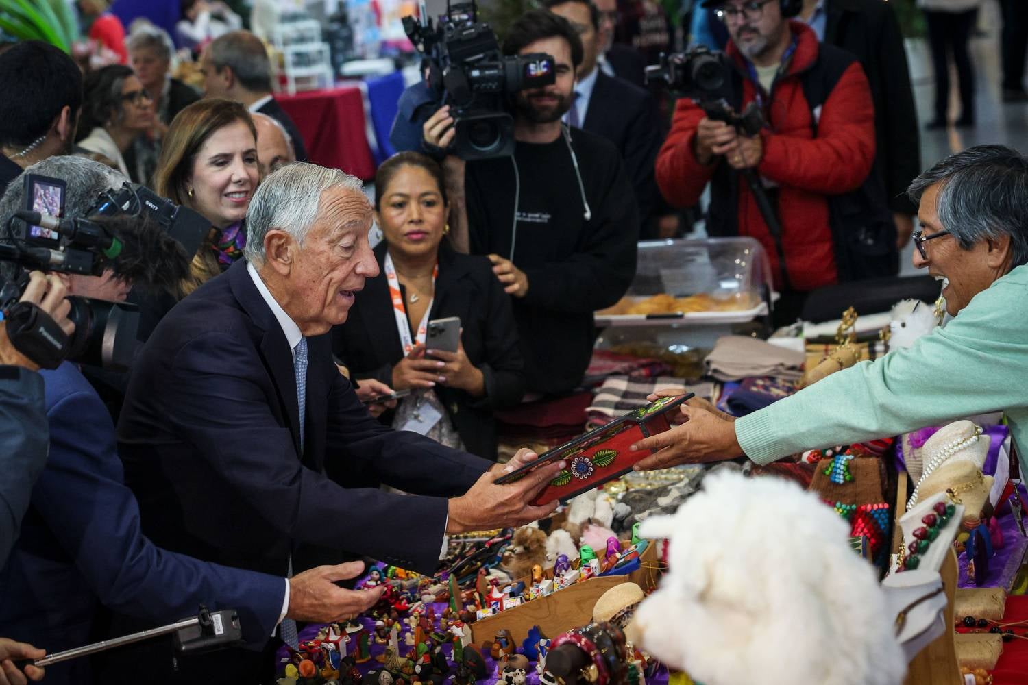 "Ainda não passei os olhos". Marcelo remete avaliação da lei da ...