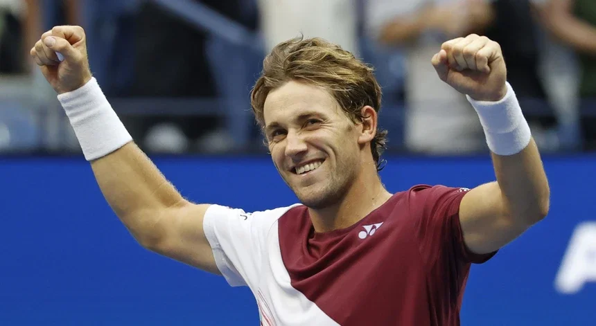 Casper Ruud sobe a terceiro no ranking mundial de ténis