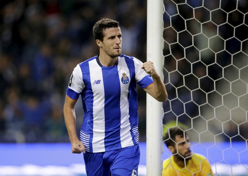 Iván Marcano renova com o FC Porto por mais duas épocas