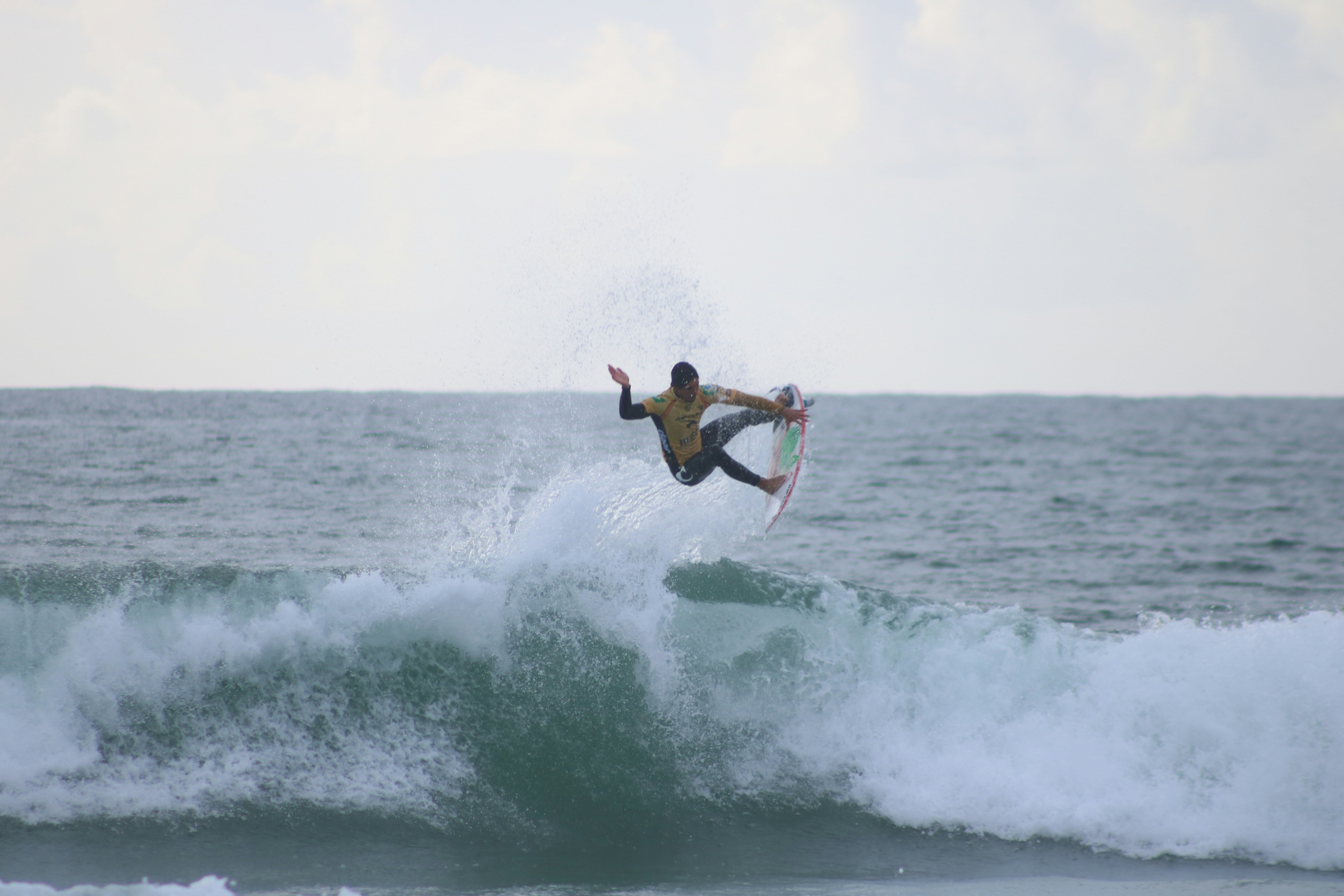 Elite mundial de surf volta a Peniche