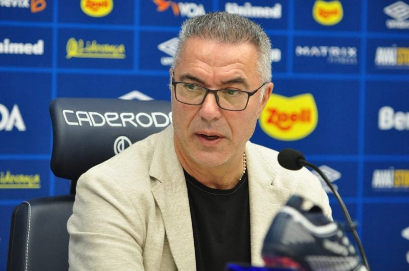 Augusto Inácio tem a missão de levar o Avaí para a Série A do Brasil