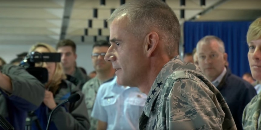 Racismo na Força Aérea norte-americana. Tenente-general pede “respeito ...