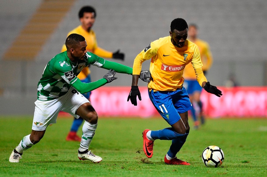 Estoril vence em casa do Moreirense com reviravolta no resultado
