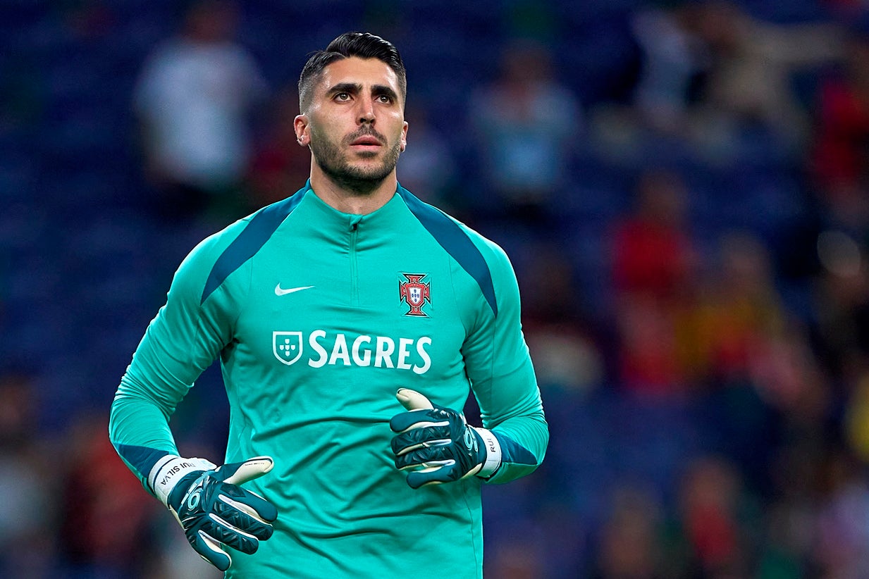 Guarda-redes Rui Silva regressa a Portugal e assina pelo Sporting