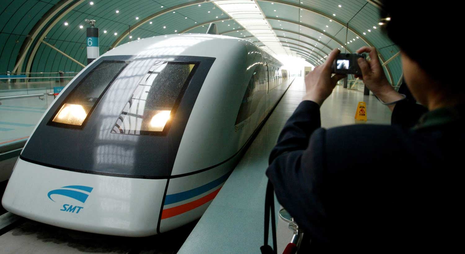 China. Novo comboio de levitação magnética pode vir a ser mais rápido ...