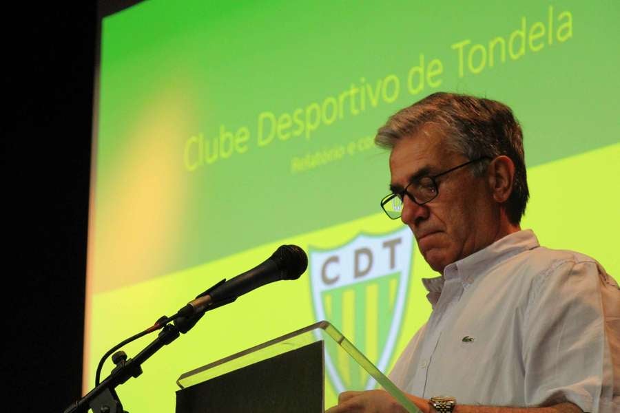 Gilberto Coimbra reeleito presidente do Tondela