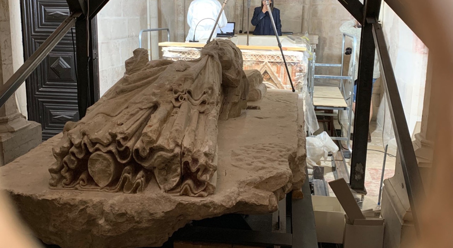 Espada de D. Dinis retirada do túmulo