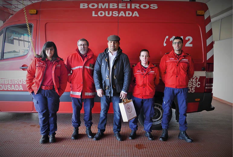 Engraxador de sapatos percorre Portugal para alertar para a extinção da ...