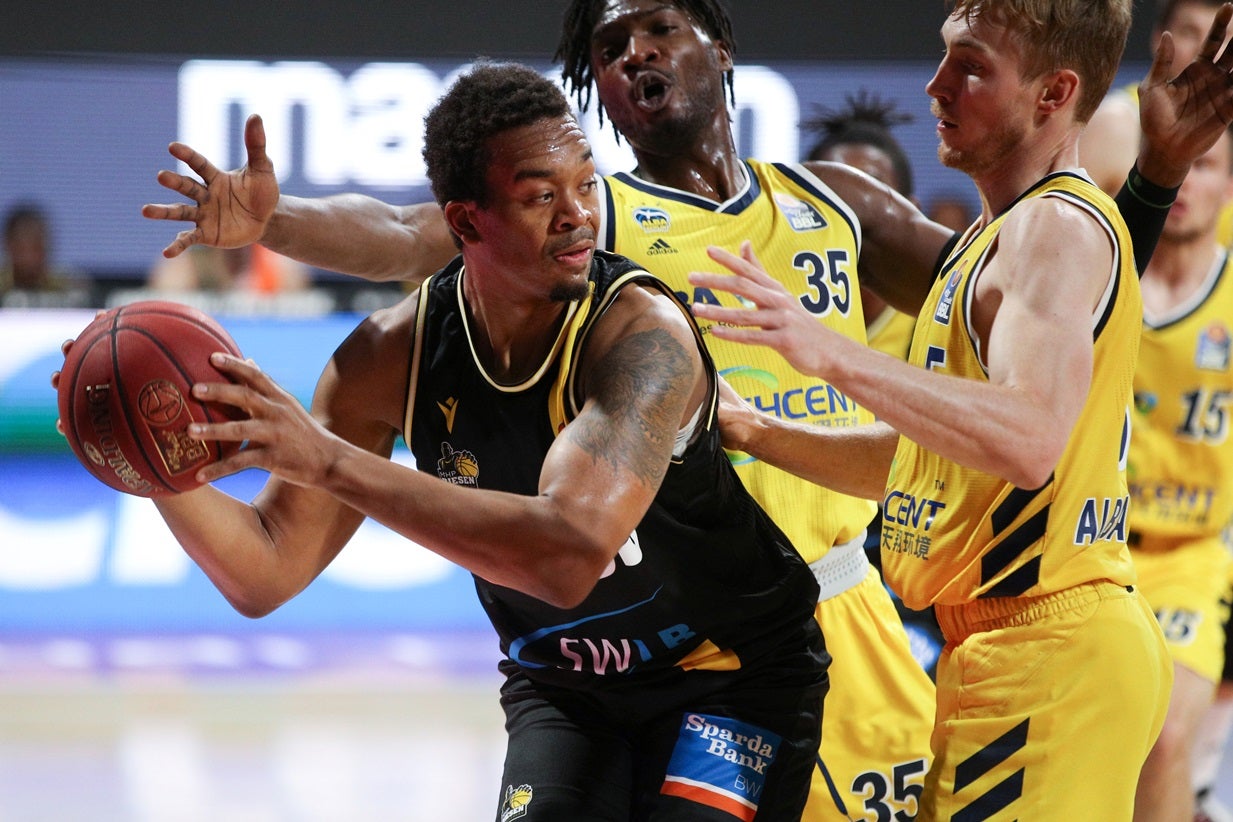 Norte-americano Cameron Jackson `fecha` plantel de basquetebol do Benfica