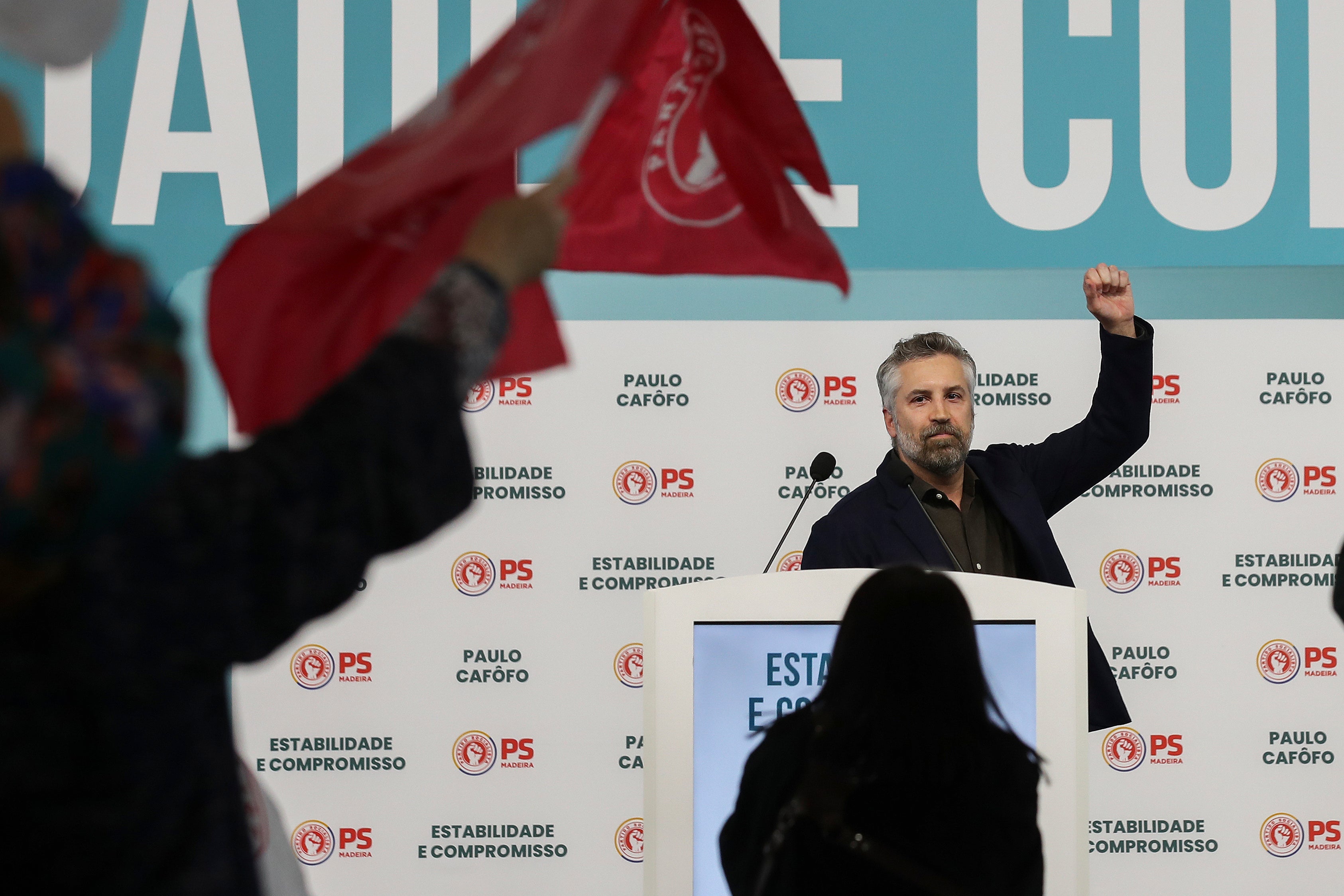 "Montenegro tem dupla-face. Para propaganda fala aos jornalistas, mas ...