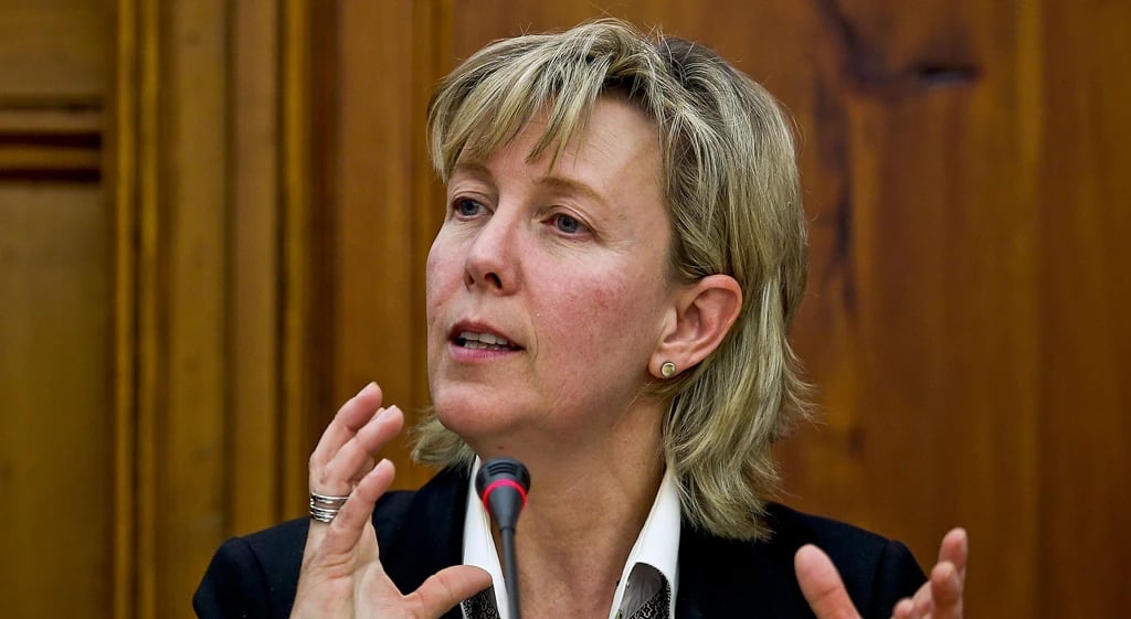 Maria Luís Albuquerque é o nome apresentado por Portugal para ...