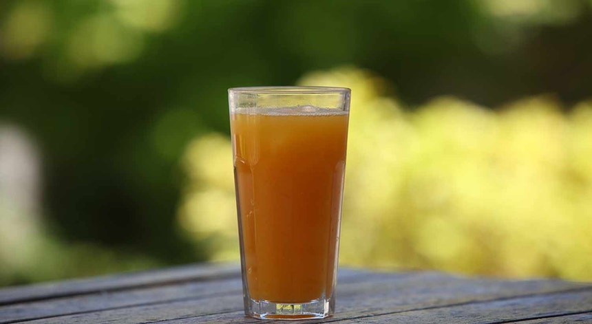 Copo de sumo aumenta risco de cancro