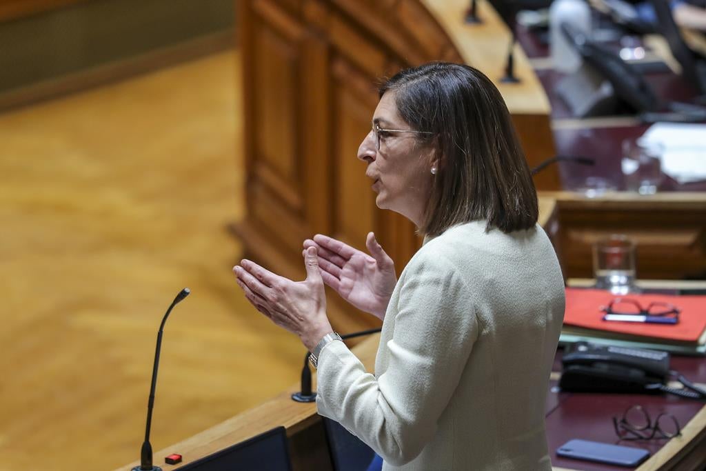 Governo rejeita violação da lei das incompatibilidades e repudia ...