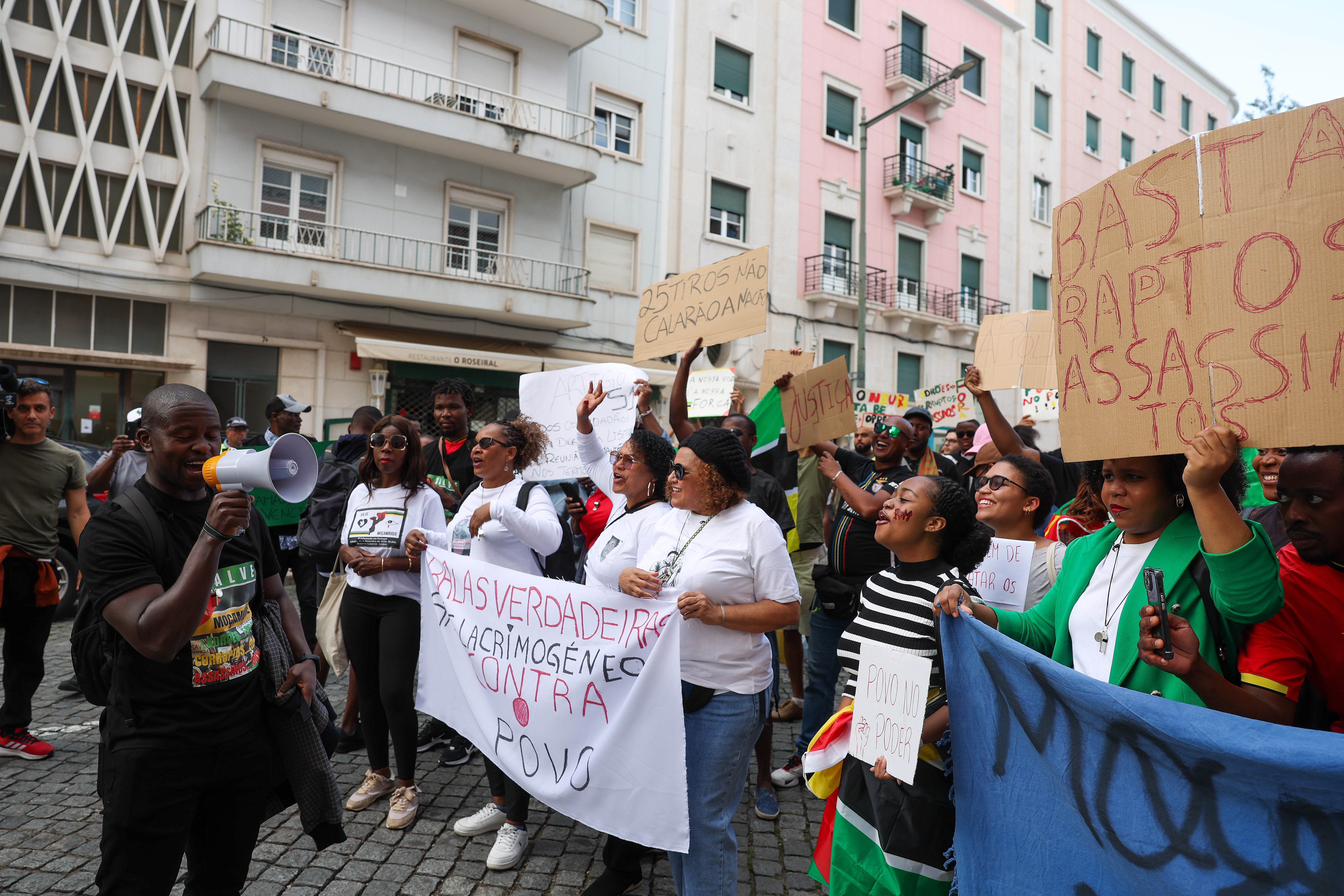 Lisboa acolheu manifestação contra a violência policial e raptos em ...