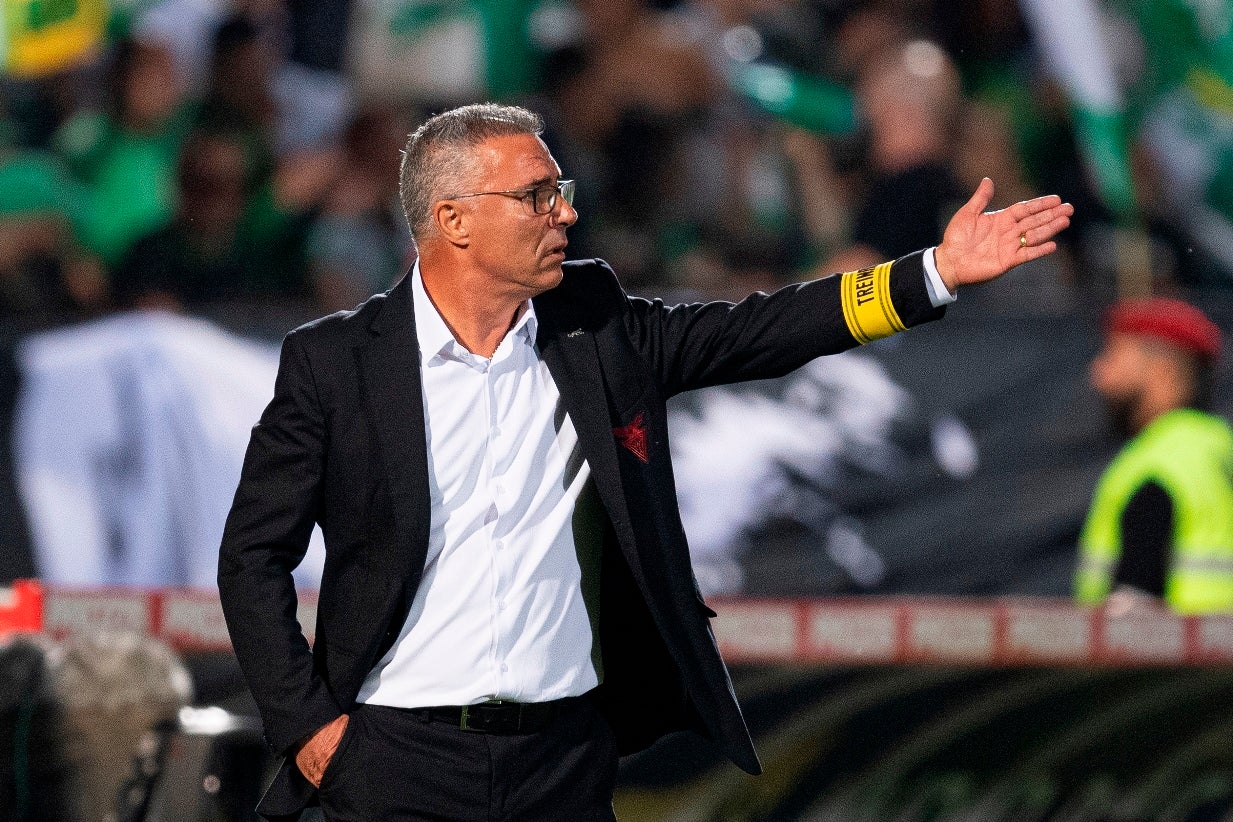 Augusto Inácio quer recolocar Avaí na Serie A e exalta símbolo do clube