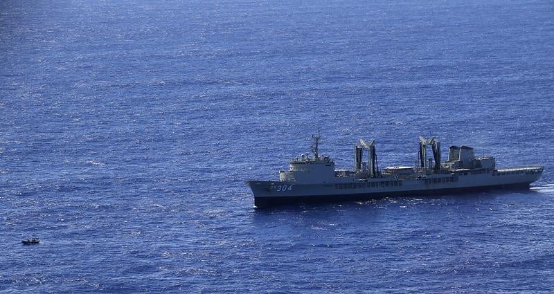 Navios da marinha australiana recolhem dados hidrográficos na costa ...