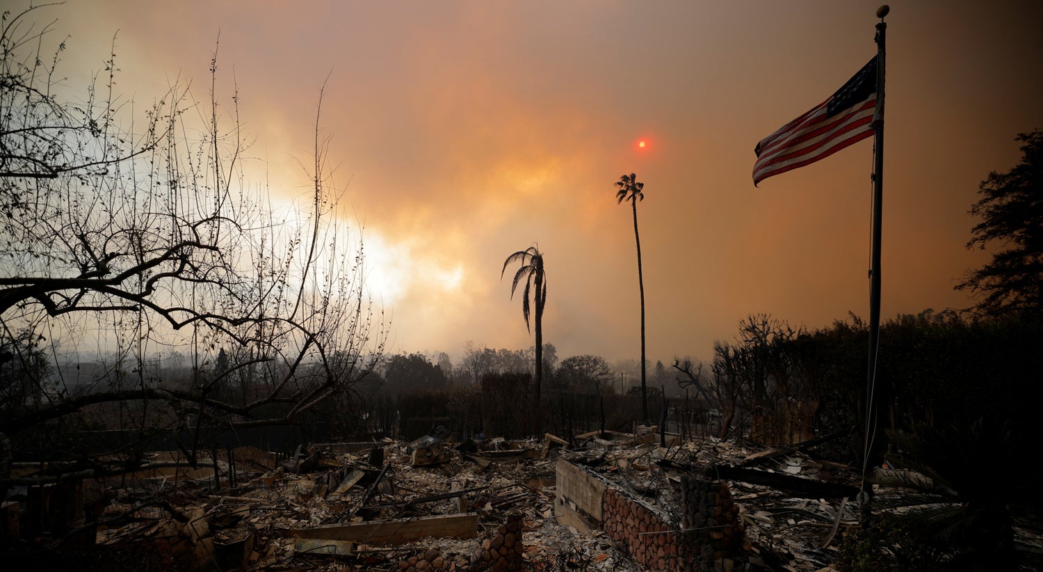 Incêndios em Los Angeles. Português em Santa Mónica descreve "cenário ...