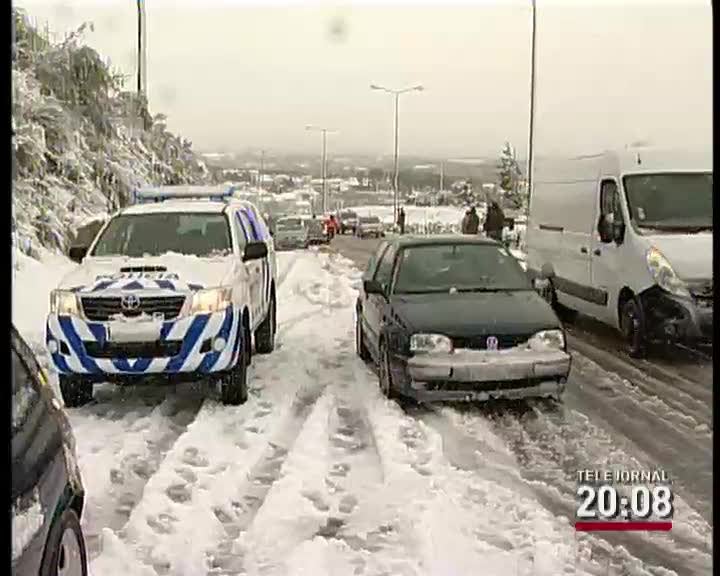 Neve fecha estradas e escolas na Guarda