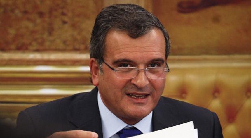 Miguel Relvas avisa Rui Rio: "Ganha eleições continua, não ganha vem outro"