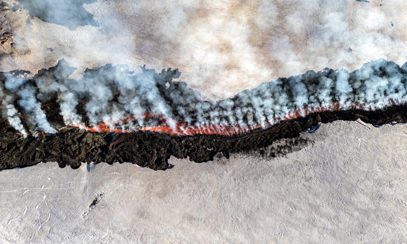 Vulcão Etna. Rio de lava com três quilómetros