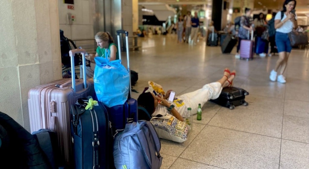 Queixas sobre condições no aeroporto de Lisboa estão a aumentar