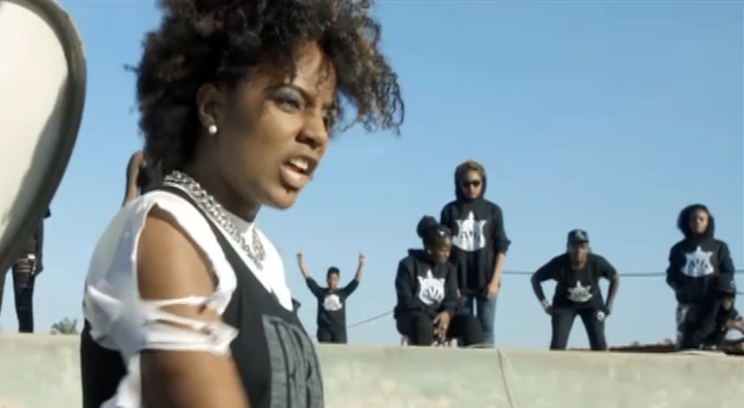 Eva Cruzeiro, uma rapper luso-angolana com assento no hemiciclo