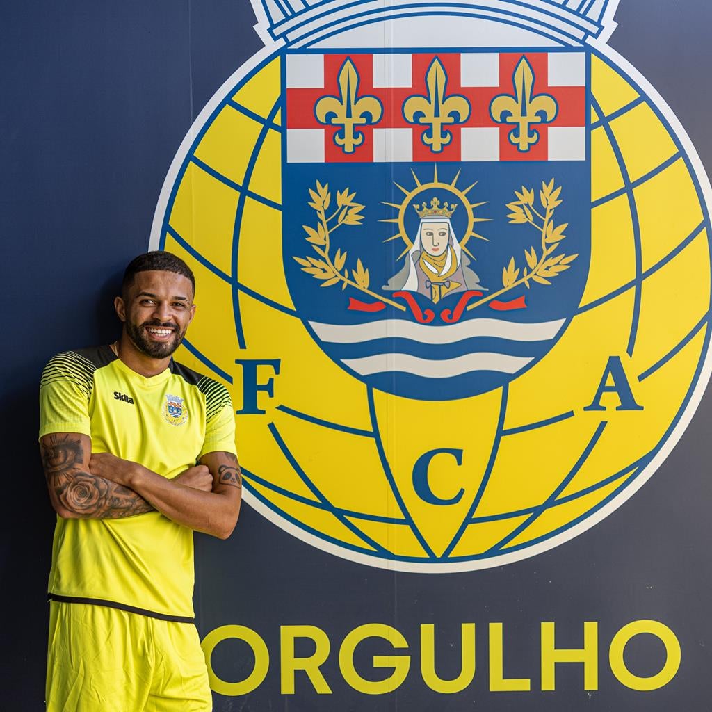 Vitinho desvincula-se do Arouca