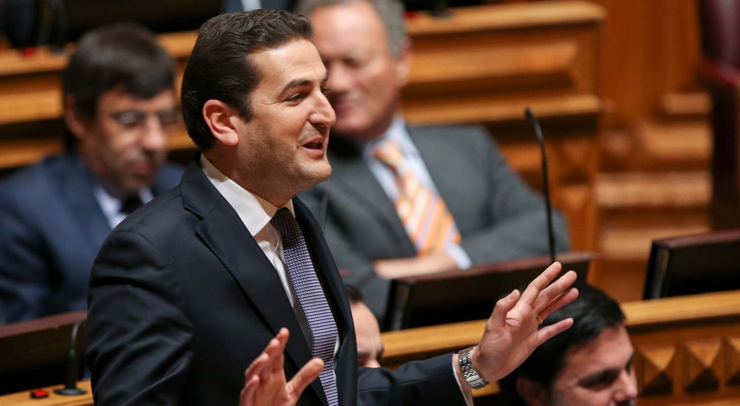 Hugo Soares sai da liderança da bancada parlamentar do PSD