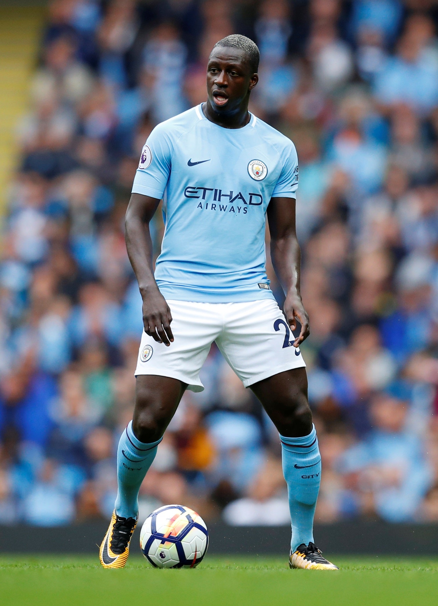 Mendy de volta aos treinos do Manchester City depois de ausência de ...