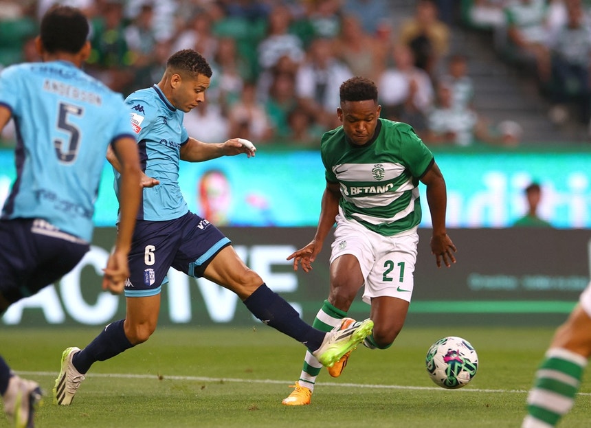 Moçambicano Geny Catamo renova contrato com Sporting até junho de 2028