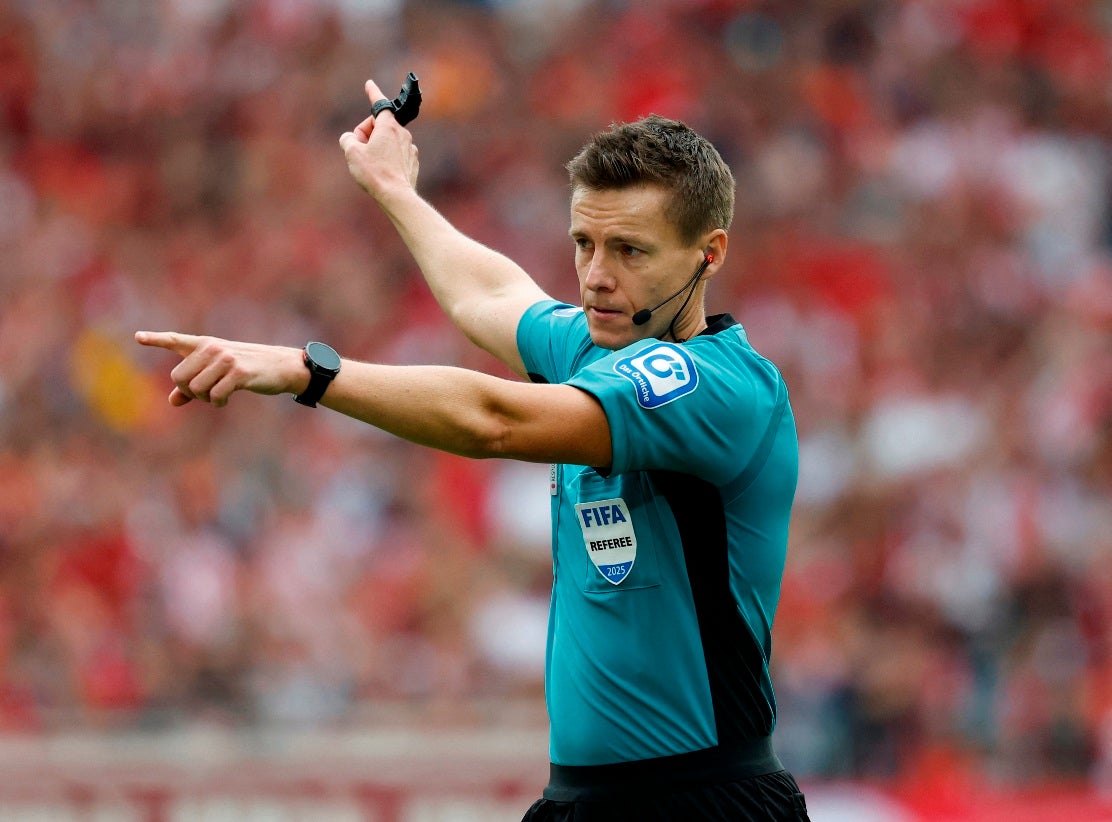 Alemão Daniel Siebert apita o Chelsea-Benfica