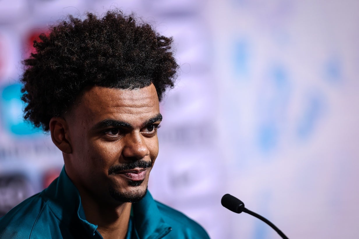 Titular. Renato Veiga estreia-se na Seleção