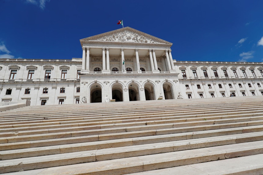Parlamento debate entrada de Suécia e Finlândia na NATO