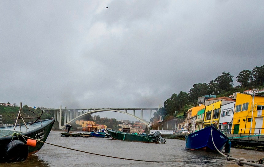 Risco do Douro galgar margens no Porto e em Gaia