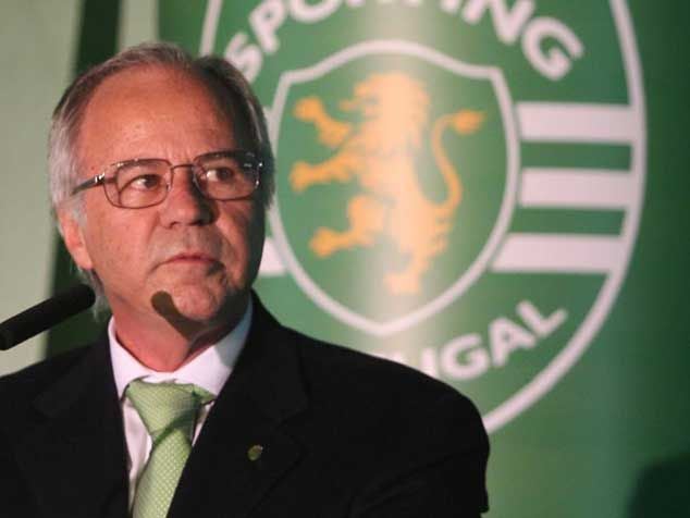 Godinho Lopes admite vigilância a jogadores