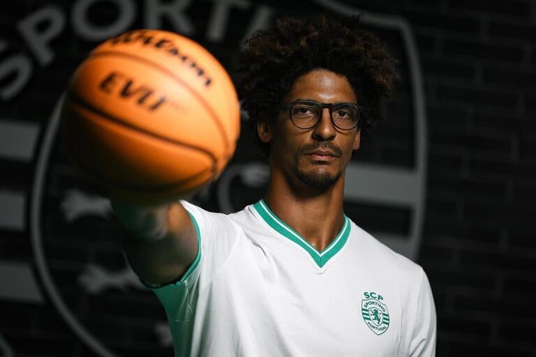 Arnette Hallman reforça basquetebol do Sporting