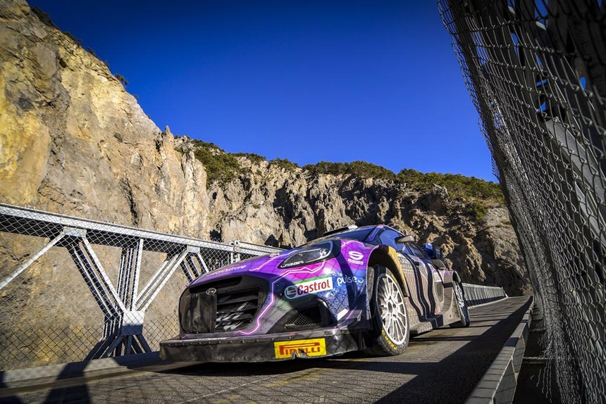 Sébastien Loeb dá título de Extreme E a Hamilton