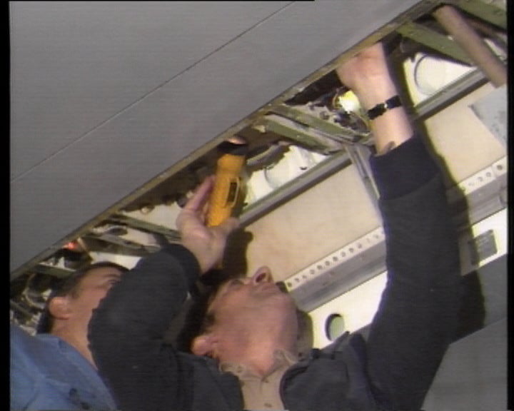 TAP faz a revisão dos Boeing 737 – RTP Arquivos