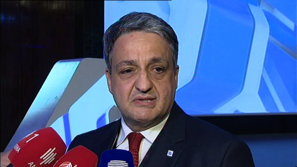 Paulo Macedo defende que banca tem excesso de liquidez – RTP Arquivos