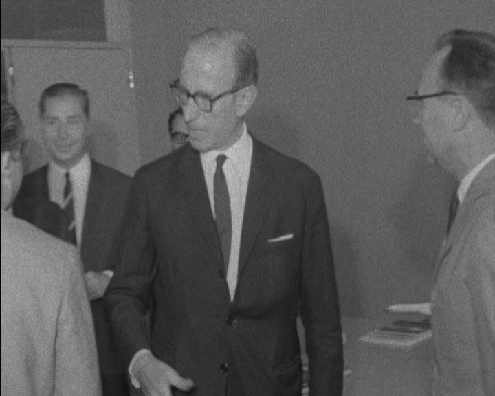 Vaz Pinto visita o Aeroporto de Lisboa – RTP Arquivos