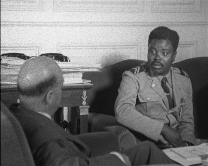 Ministro do Ultramar recebe o cabo sipaio Manuel Bengui – RTP Arquivos